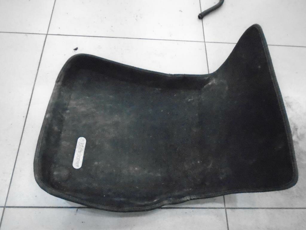 Коврик салона передний правый от Audi A8 D3 2002-2010