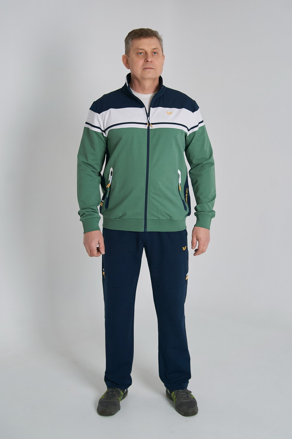 Костюм спортивный