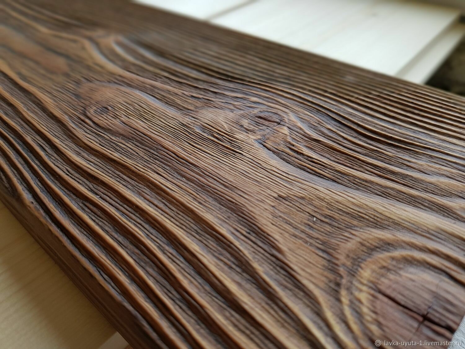 Полка состаренное дерево из массива Лиственницы 750х250х40