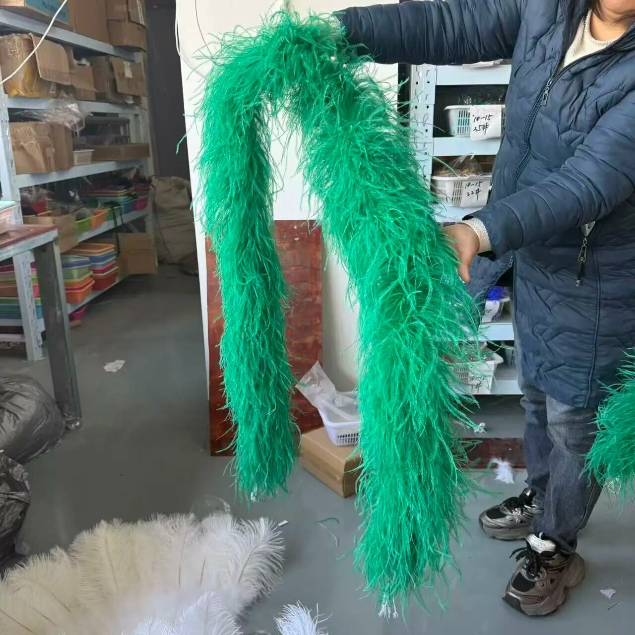 Пушистая боа из страусиных перьев Плюма 2/6/10/20/40 слоев Изумрудный, 6Ply 2M, 77 green