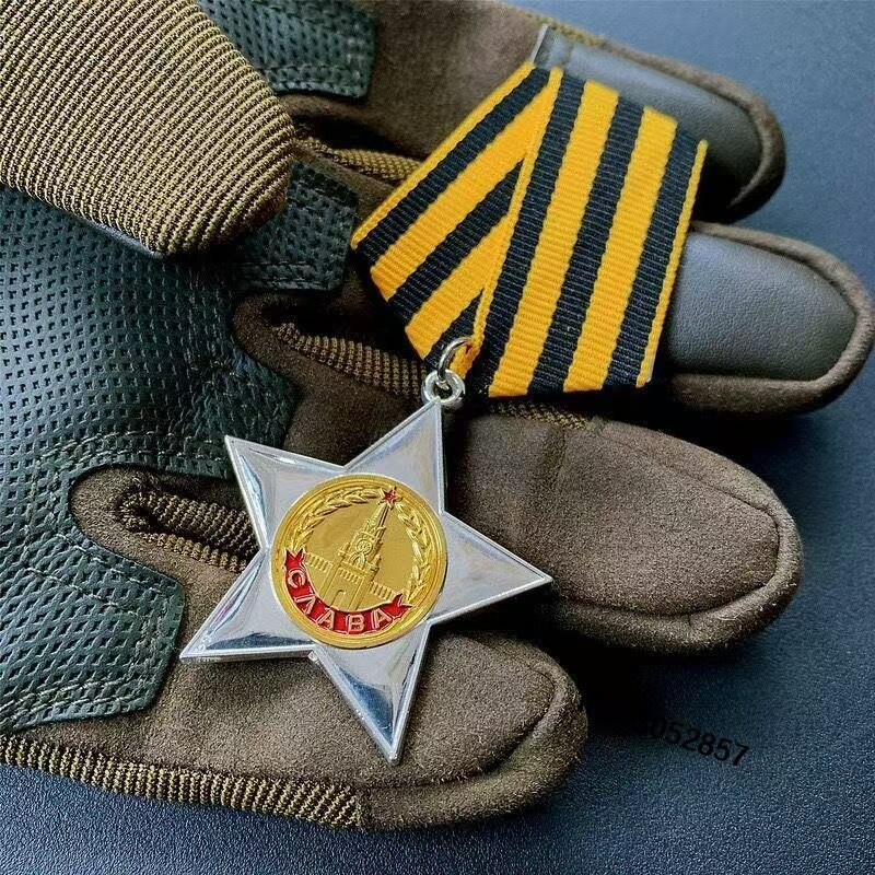 3 Медали Почета — фото 1