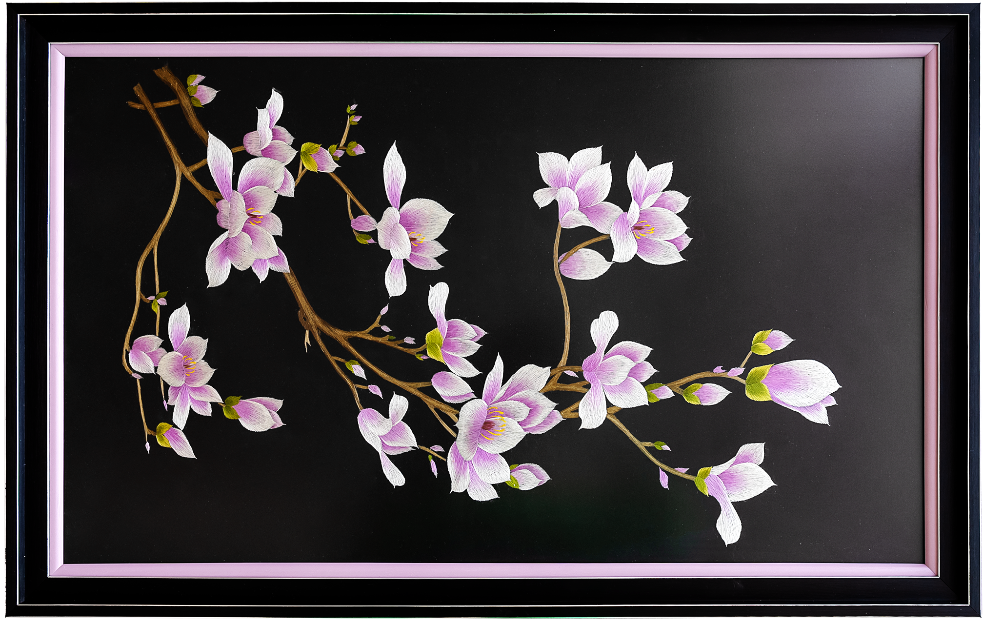 Декоративная настенная картина Живой Шелк Магнолия авторская, вышивка шелком ручная с 3Dэффектом/см 75х45х3/багет