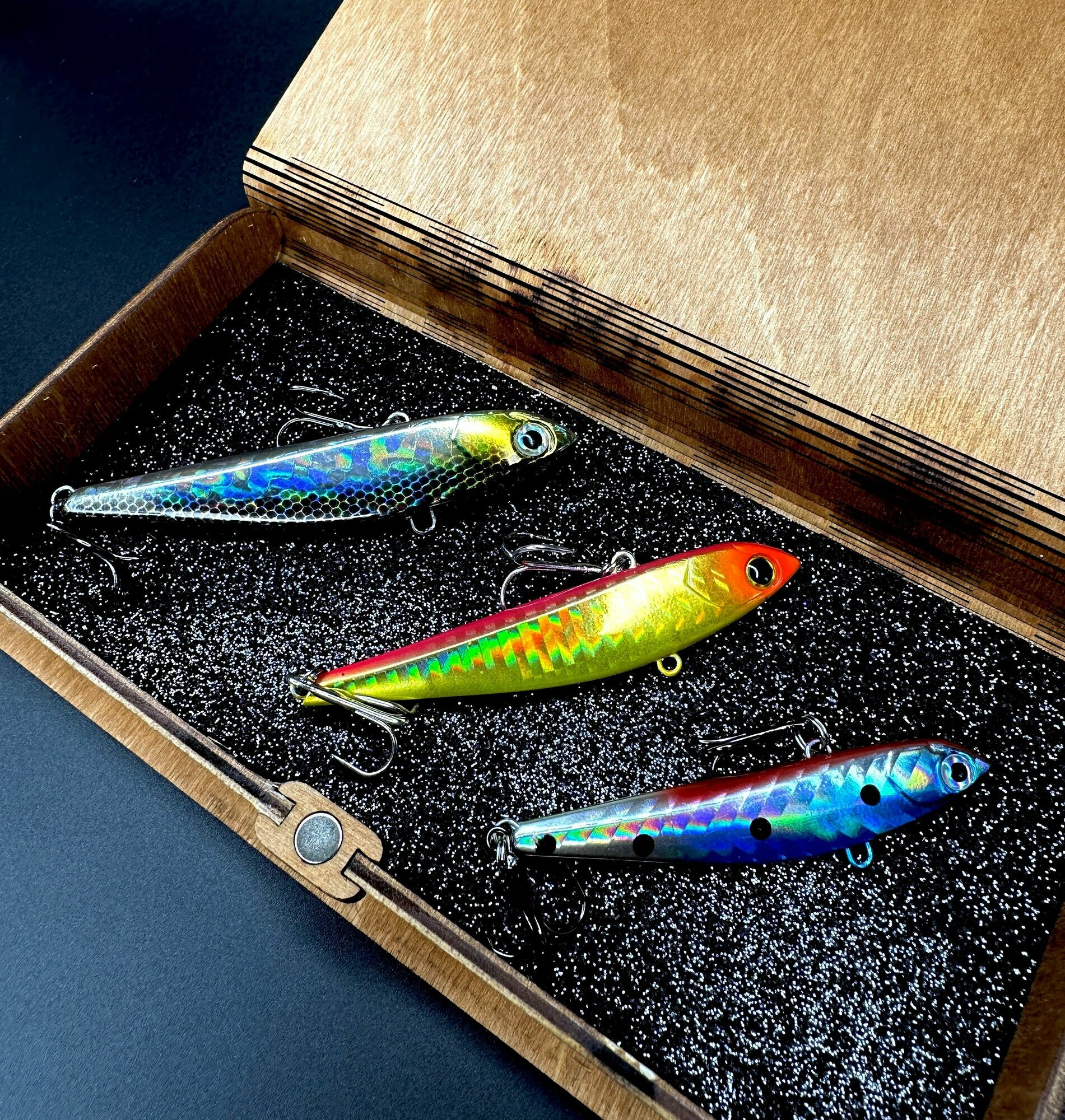 Набор воблеров 3 шт Раттлин тонущий Eclipse Mini Slight 65, 75 и 85 в подарочной упаковке для зимней рыбалки на форель, щуку, судака, окуня / подарок рыбаку на новый год или день рождения