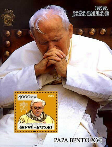 Почтовые марки Гвинея-Бисау 2005г. "Папа Бенедикт XVI и Папа Иоанн Павел II - золото" Папа римский, Религия MNH