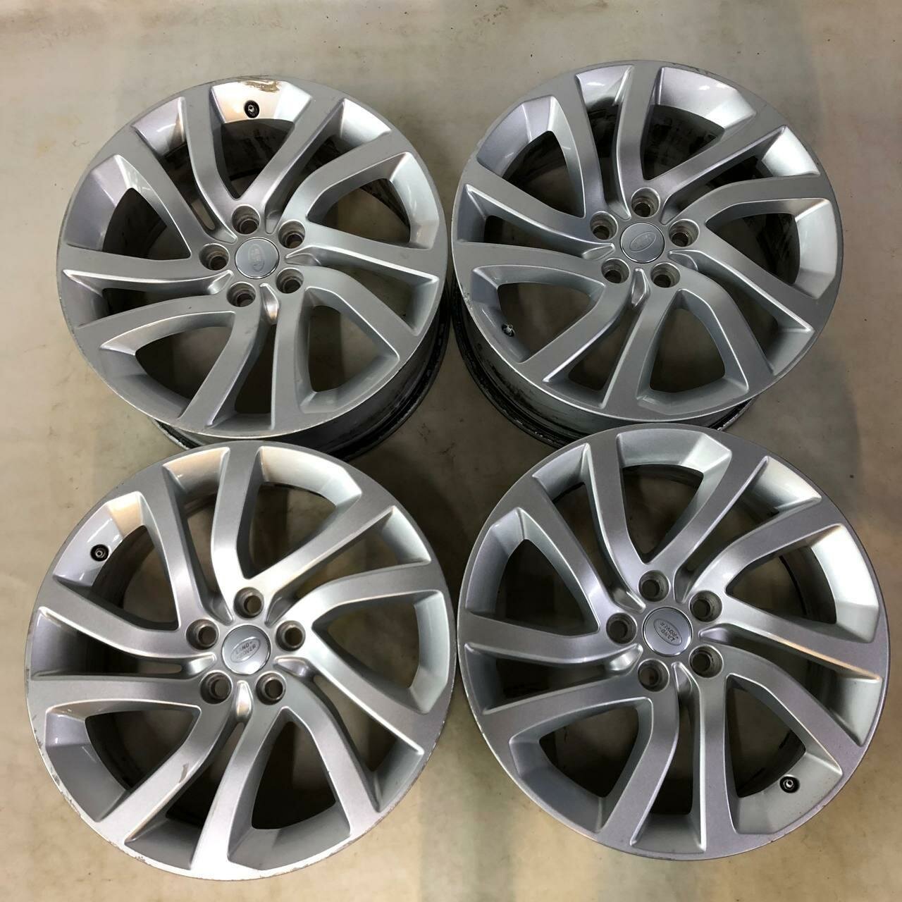 Колесные диски Land Rover 20x8.5 PCD 5x120 D72.6 ET47 (оригинал)