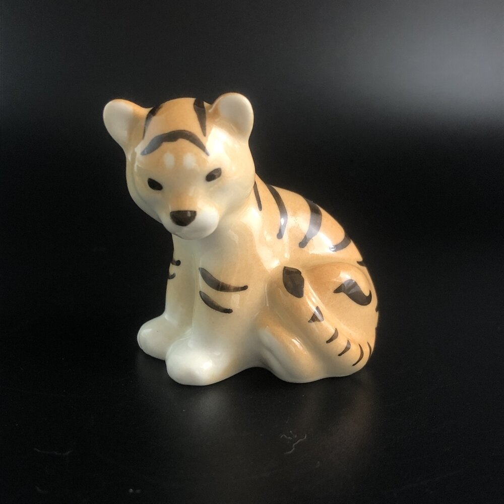 Статуэтка «Тигренок», фарфор, ЛФЗ, СССР, 1980-е гг.