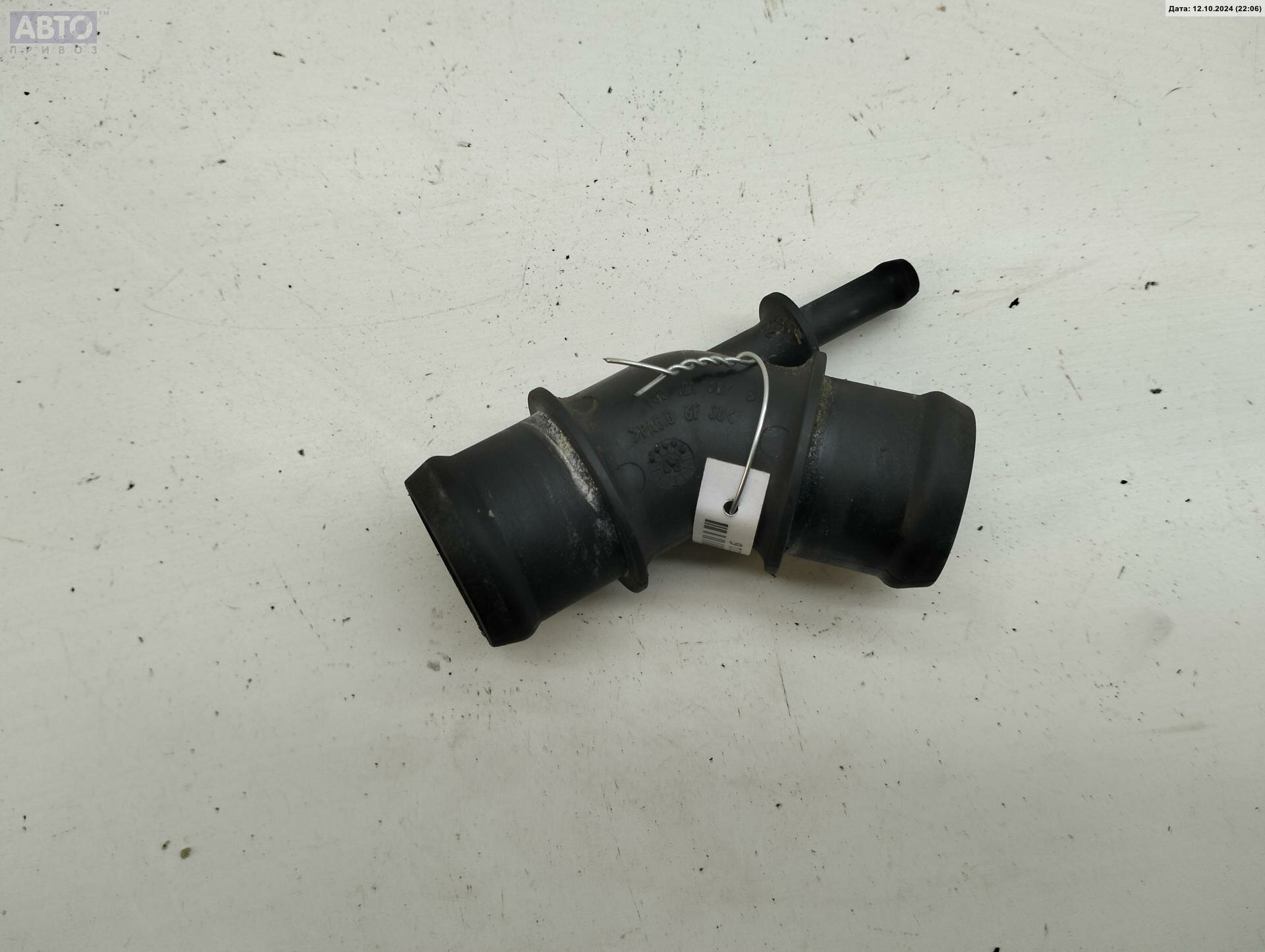 Фланец (тройник) системы охлаждения Volkswagen Golf-4