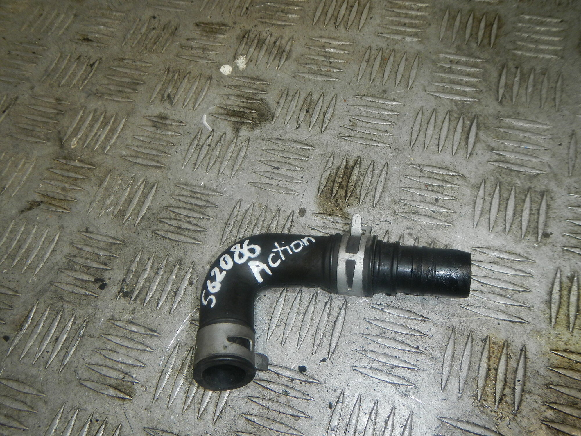 Б/У Патрубок, SsangYong (Сангйонг)-ACTYON (10-) SSANGYONG ACTYON (10-) D20DTF Без видимых повреждений. 562086 SSANG YONG ...