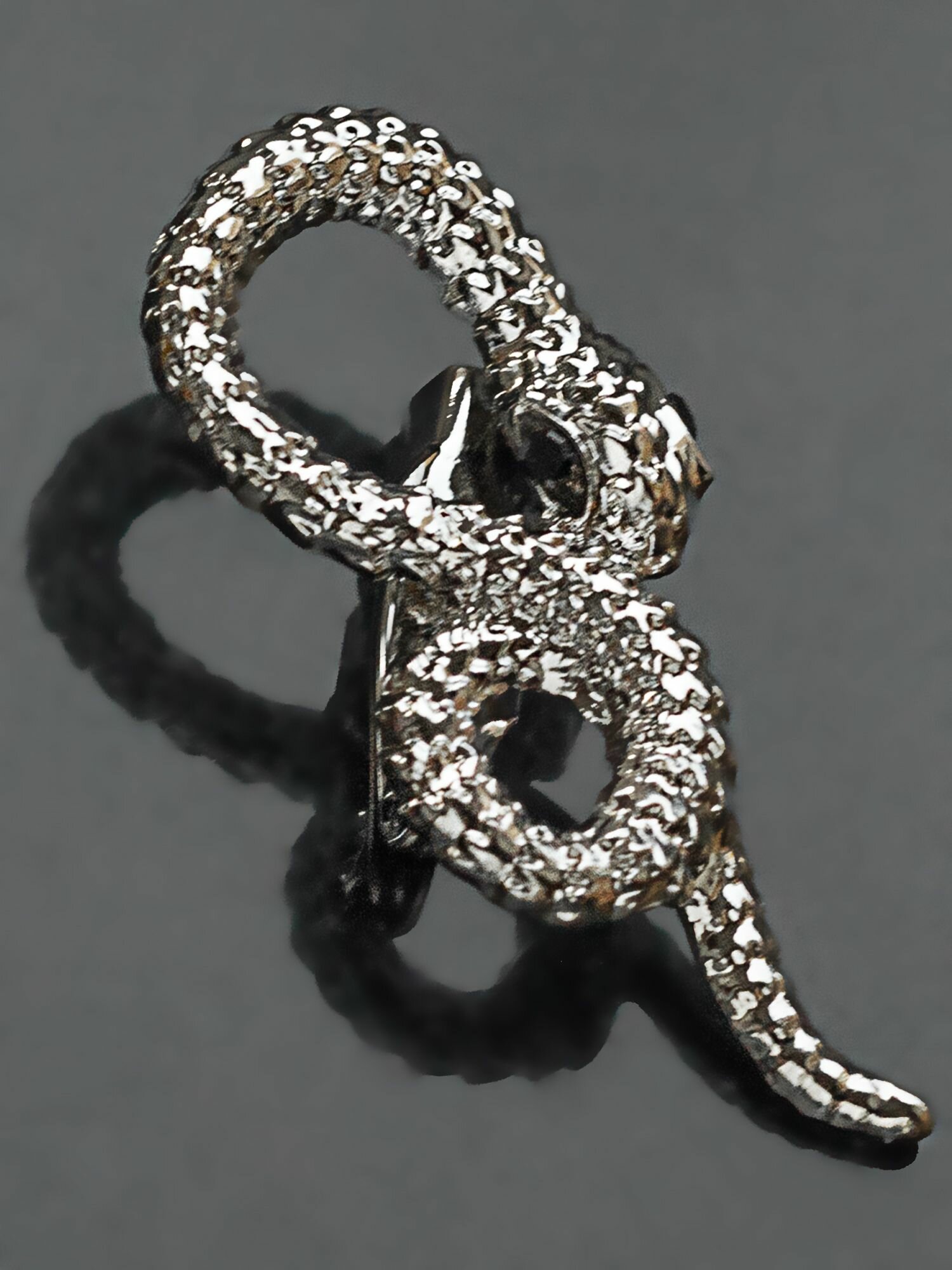 Брошь, стразы