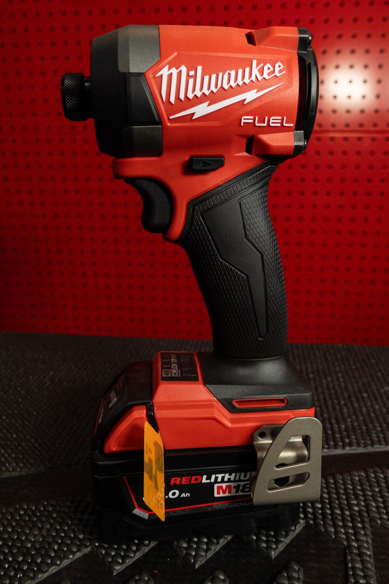Аккумуляторный профессиональный- винтовёрт Milwaukee M18 FID3-502X-с Бесщёточным двигателем