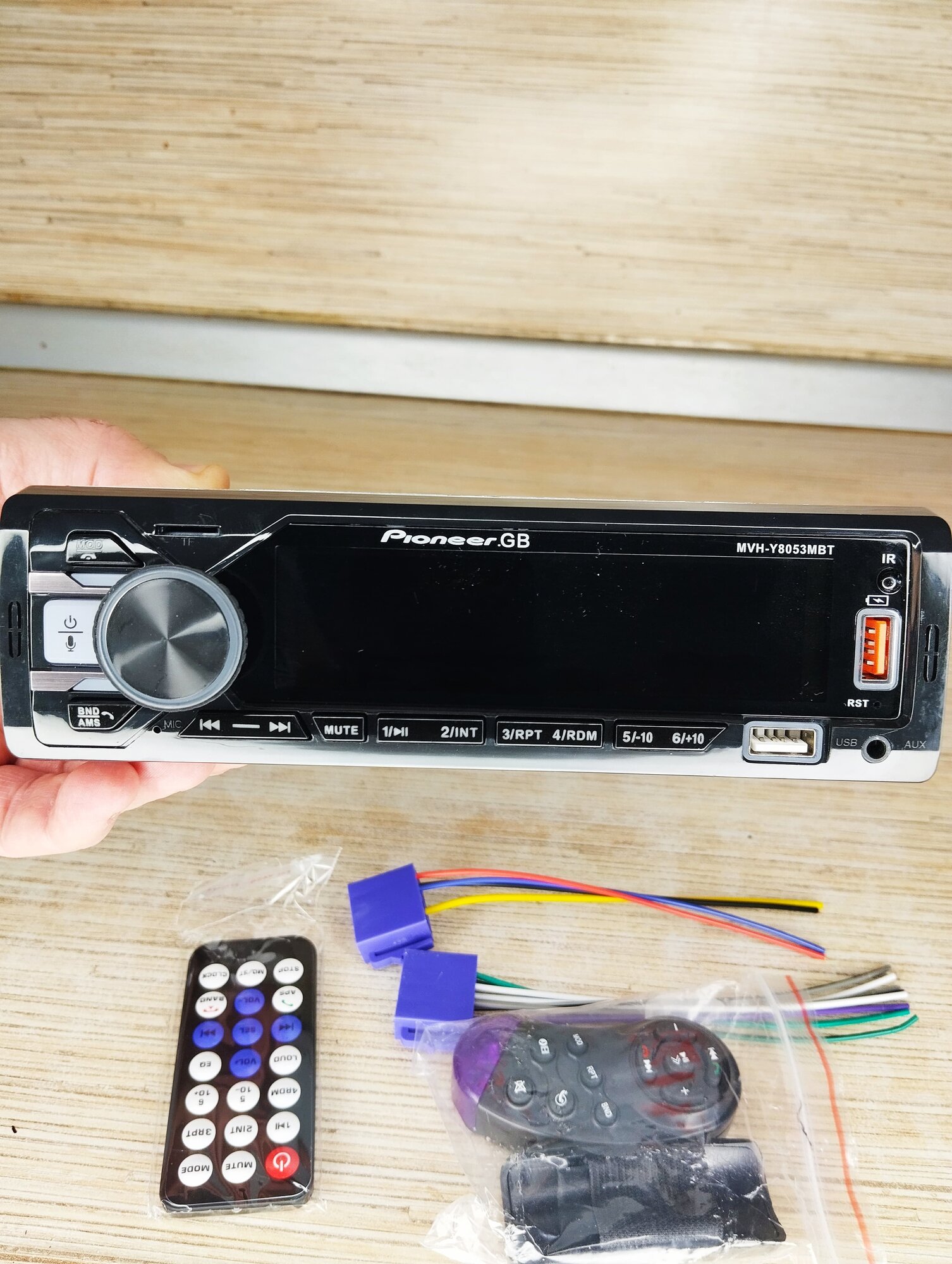 Автомагнитола Pionerr. MVH-Y8053MBT