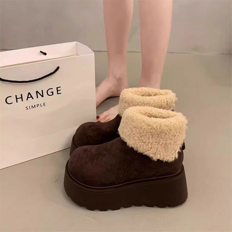 Зимние ботинки, увеличивающие рост, модные женские ботинки на меху 2025 года, утолщенные короткие ботинки из бархата, универсальные ботинки из хлопка для женщин на северо-востоке
