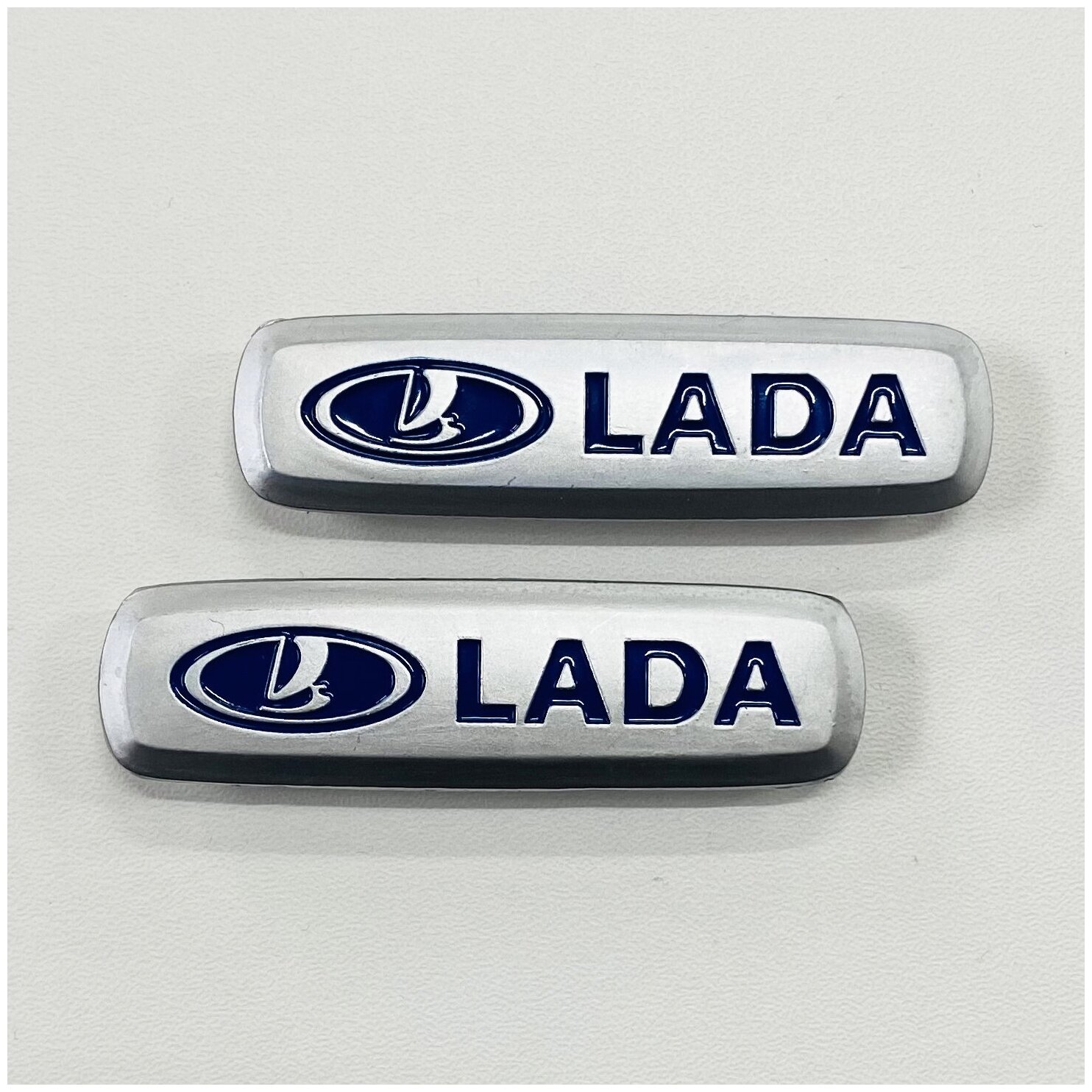 Шильдик Lada (2 шт.) / логотип для EVA-ковриков
