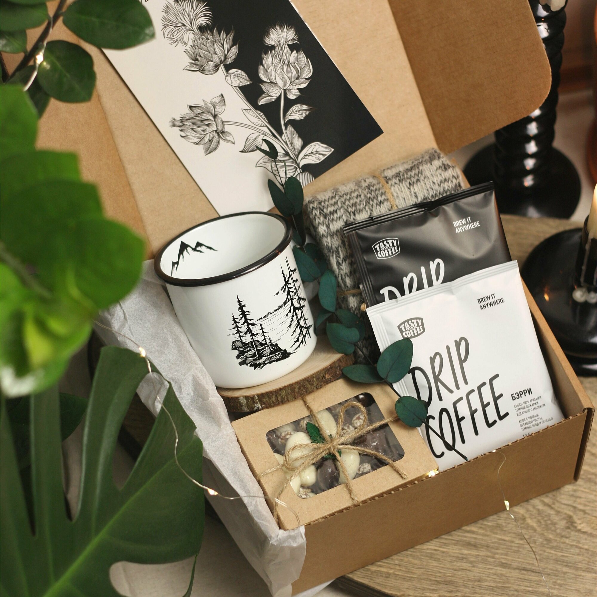 Подарочный мужской бокс с кружкой "Лес и горы", кофе, орехами и носками