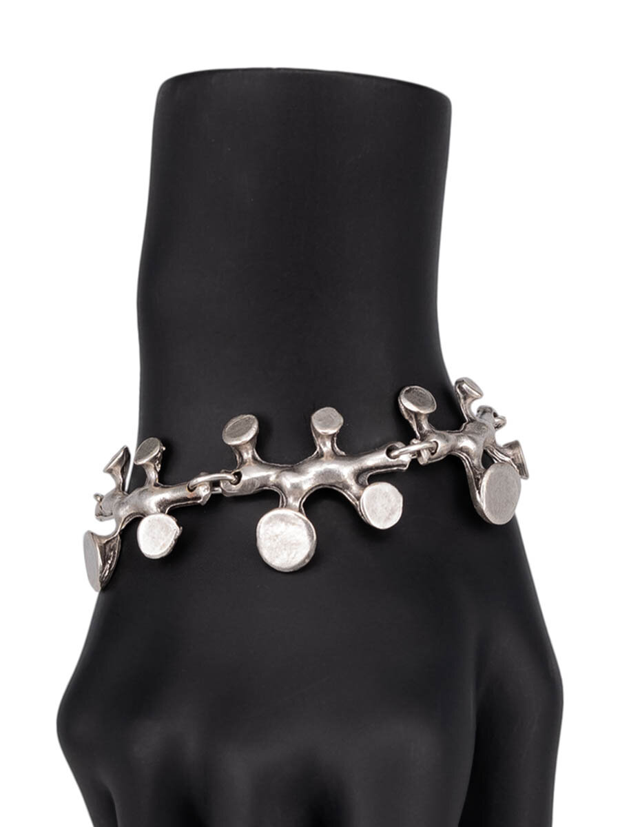 Жесткий браслет