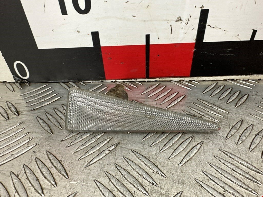 Повторитель указателя поворота правый Renault Espace 4 8200633417 арт. 1793793