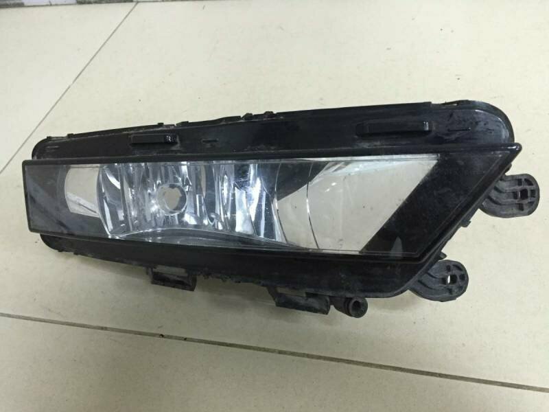 Фара противотуманная правая Skoda Octavia A7 2013 кат.номер: 5E0941700F