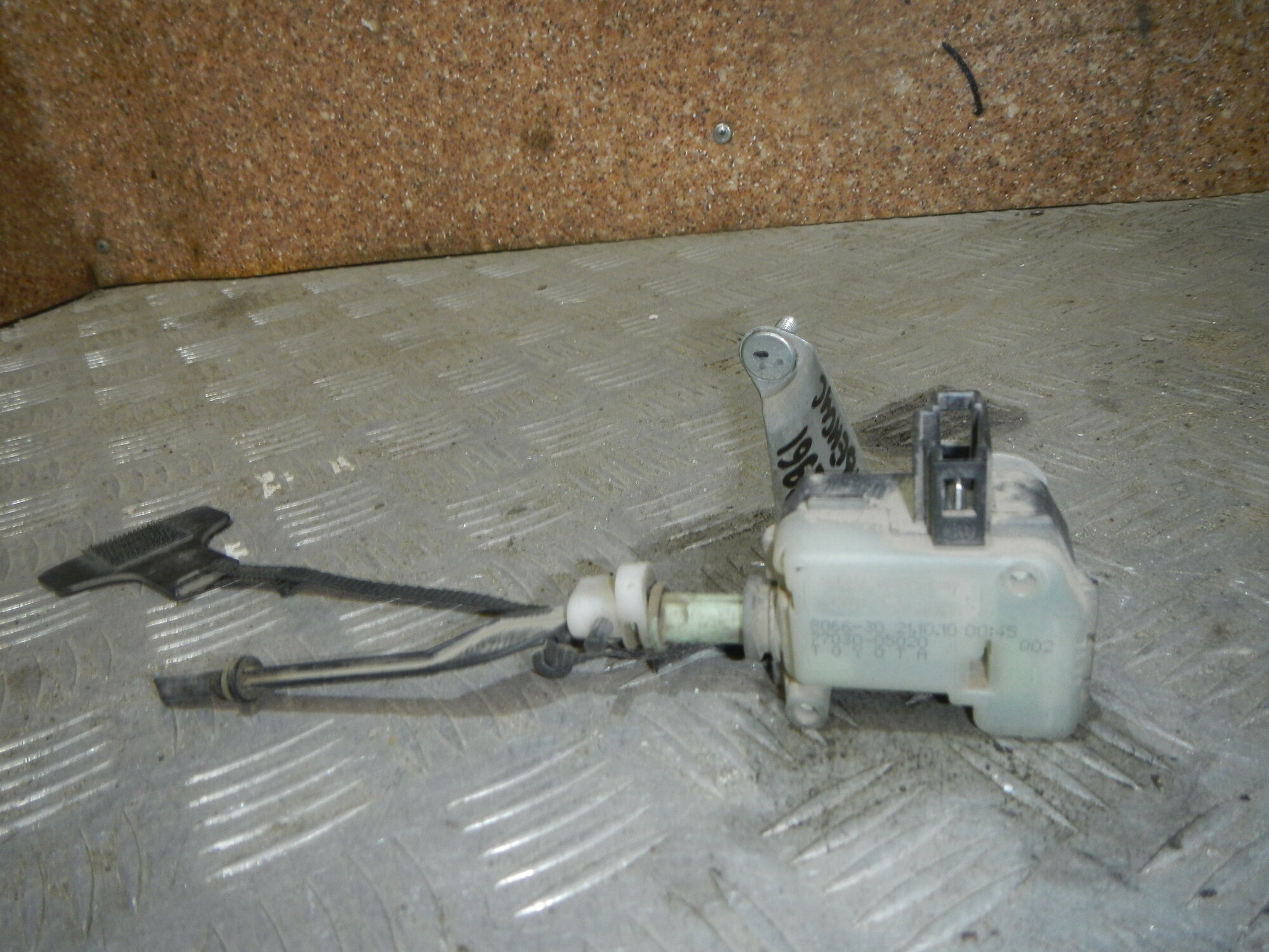 Б/У Активатор лючка бензобака, Toyota (Тойота)-AVENSIS III (09-) TOYOTA AVENSIS III (09-) Без видимых повреждений. 58296...