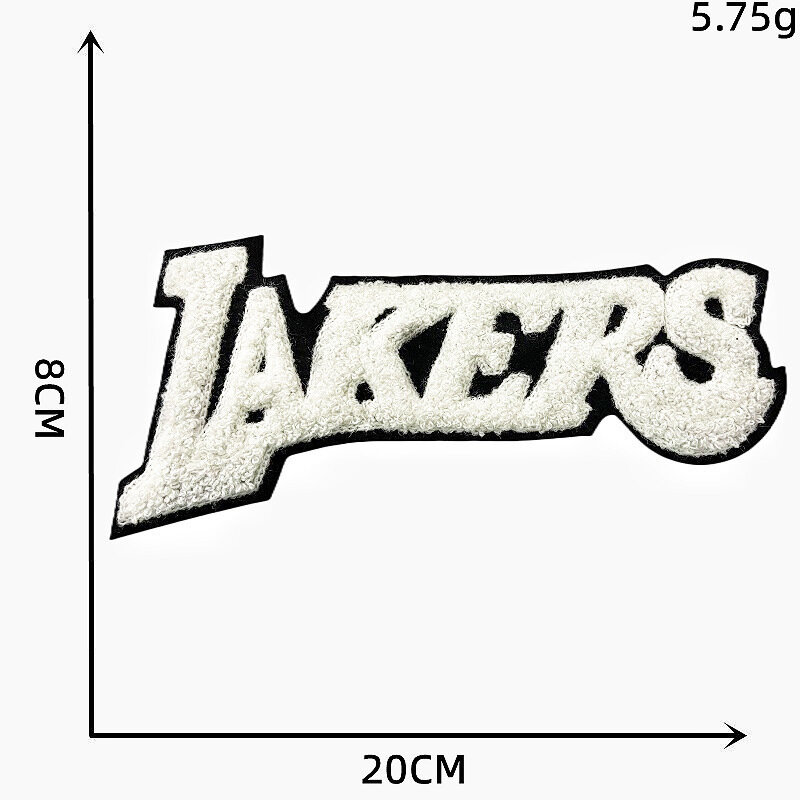 Полотенце с вышивкой, с вышитыми наклейками-нашивками, белое