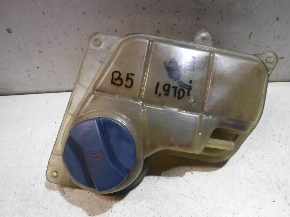 Расширительный бачок VW Passat B5 8D0121403L