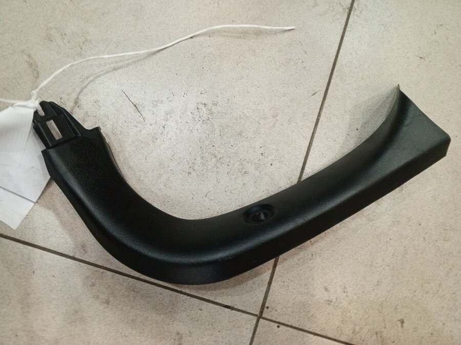 Обшивка двери багажника правая от Mazda 3 BL 2009-2013