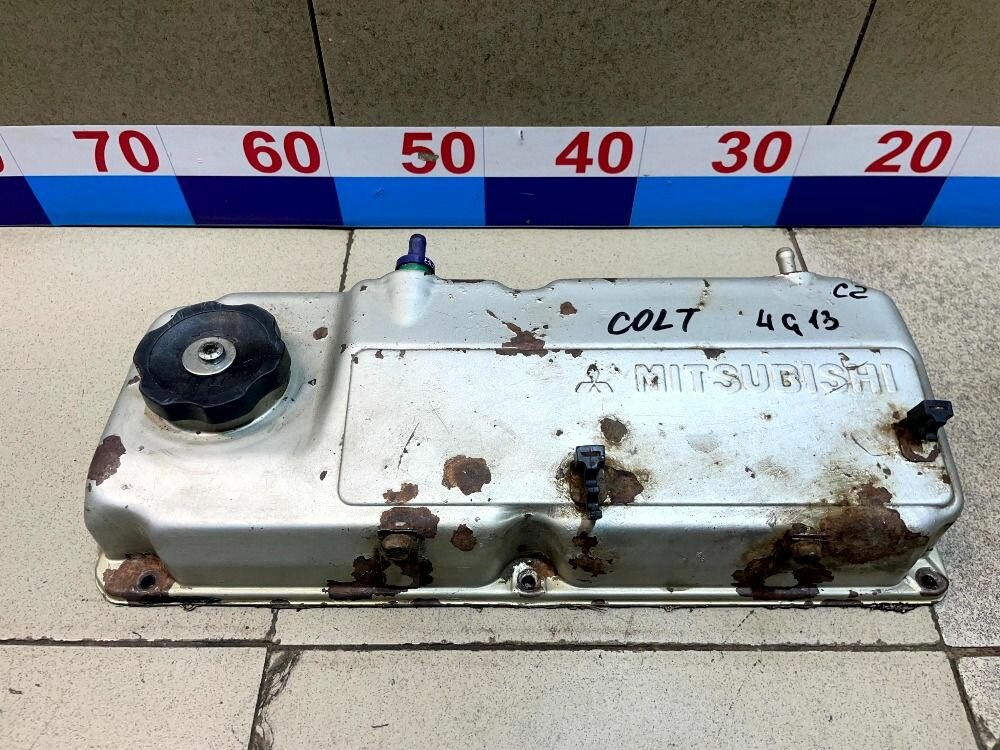 Крышка головки блока Mitsubishi Colt V MD352038