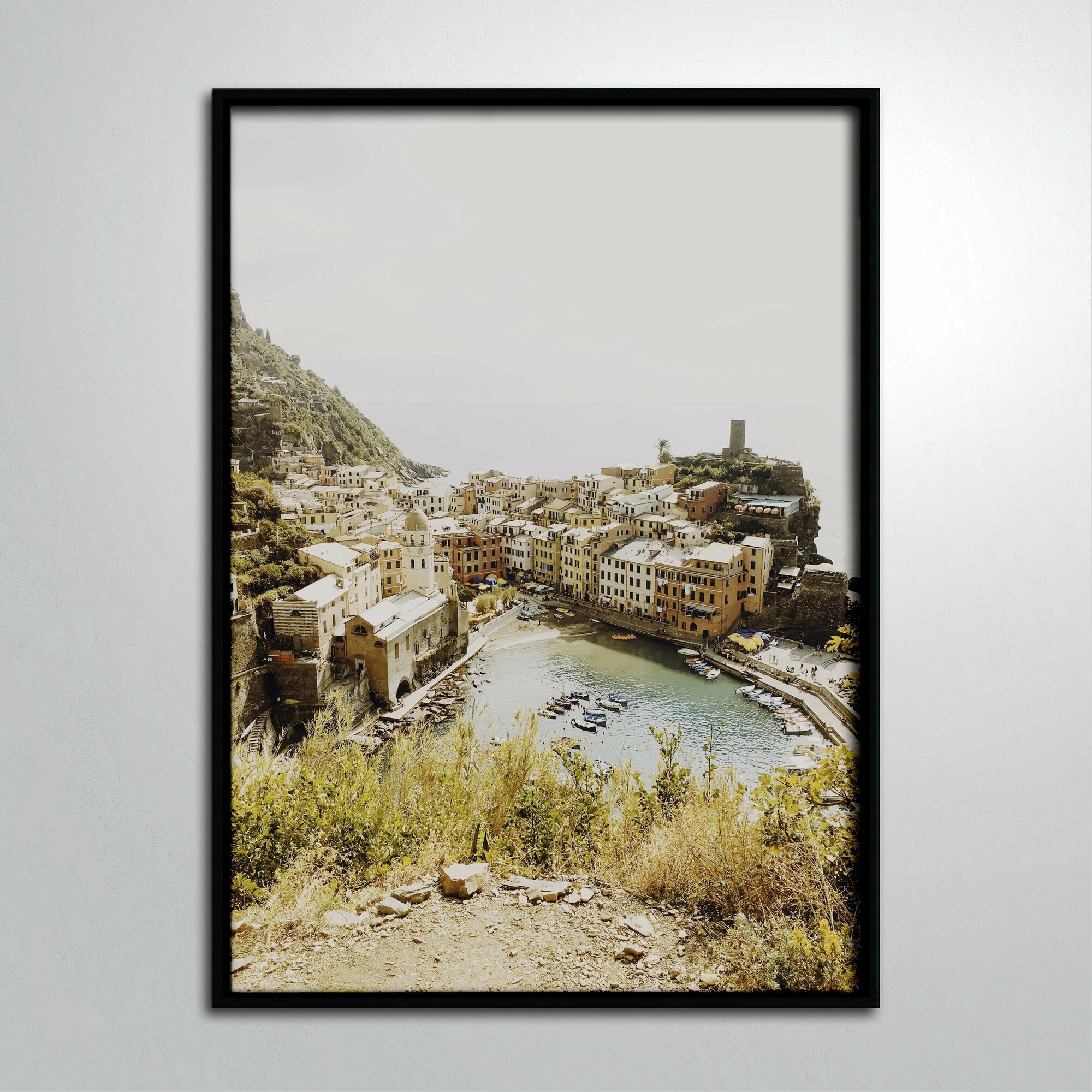 Постер в раме/Постер для интерьера/Плакат интерьерный Фотография Италия Залив Катер