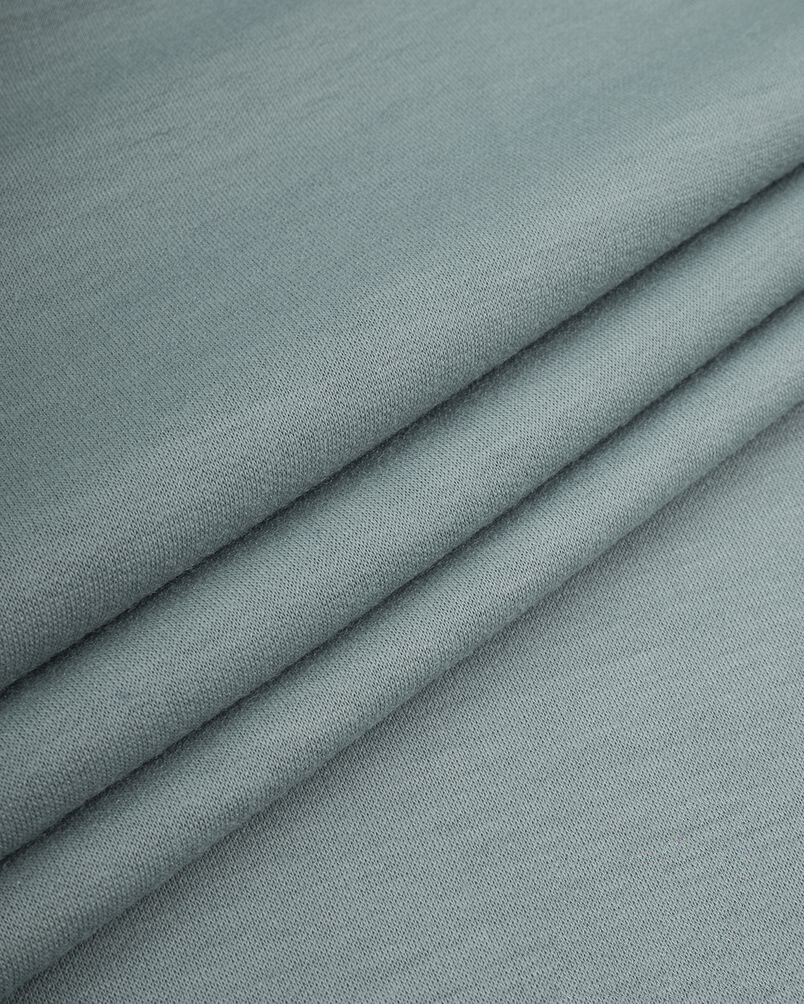 Ткань Футер 2-х нитка пенье. Состав: 73% хлопок, 22% пэ, 5% лайкра. Цвет графит. Готовый отрез 3*1,85 м.