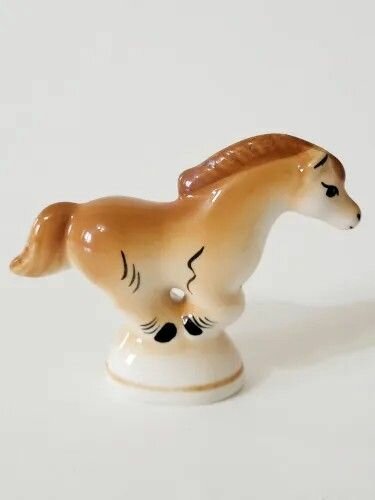 Фигурка фарфоровая конь гнедой символ 2026 года. Ручная роспись Россия.