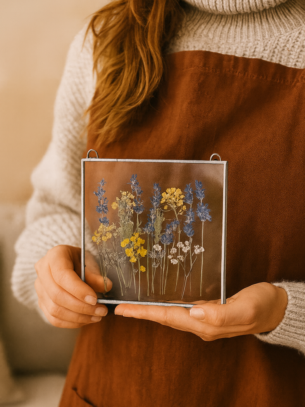 Панно на стену Гербарий в стекле Лаванда и полевые цветы "Forget-me-not" / 12*12 см / черная рама