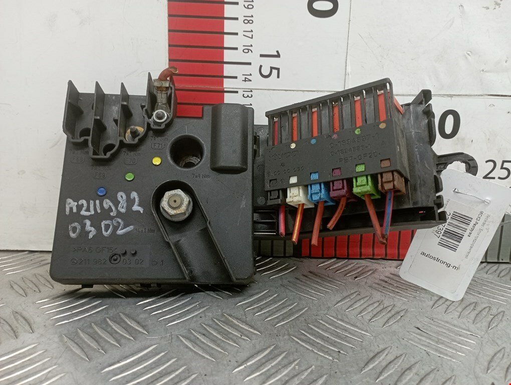 Блок предохранителей Mercedes E-Class (W211) A2119820302 арт. 2267397