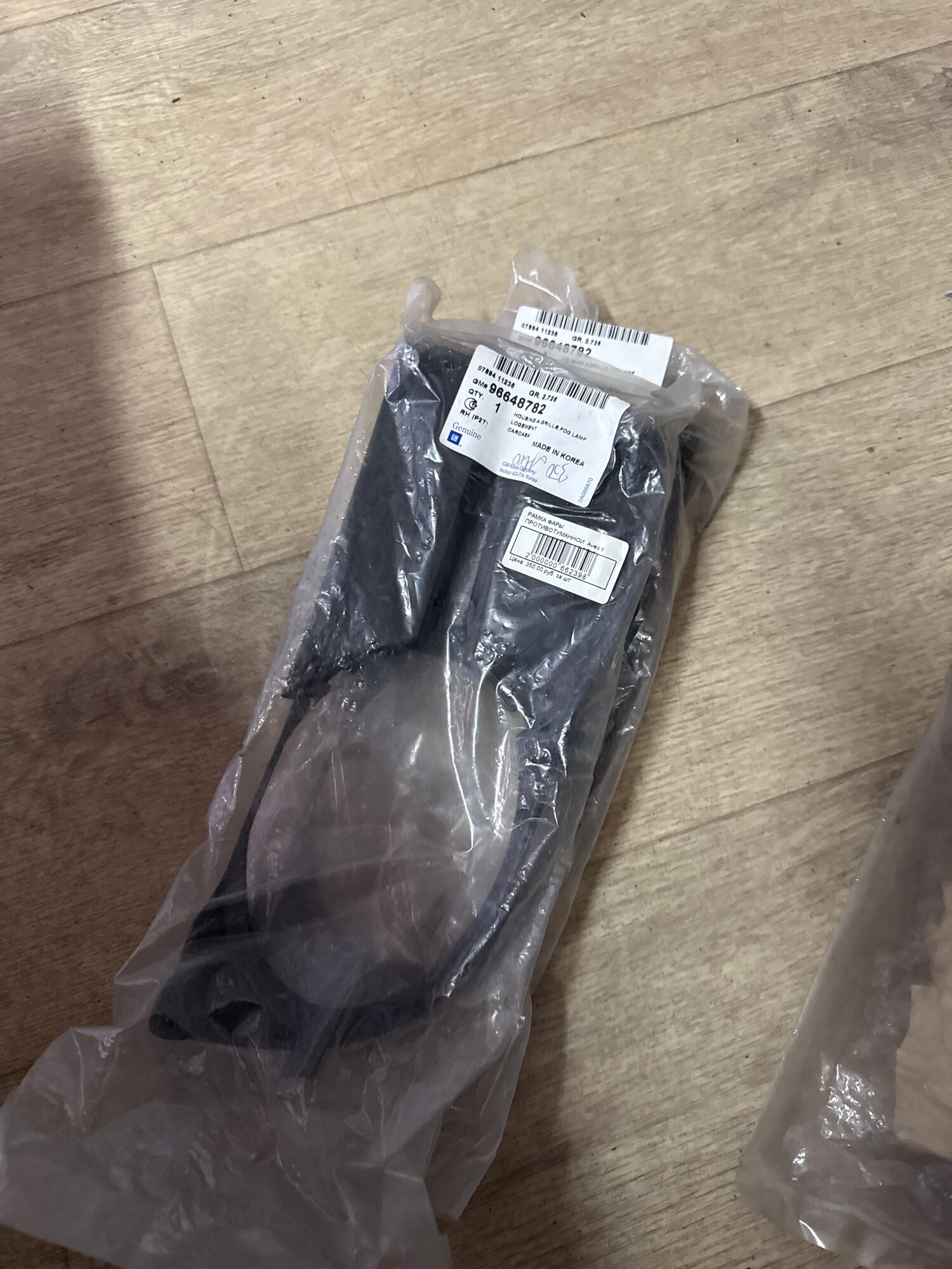 Рамка противотуманной фары правой Chevrolet Aveo T250 2005-2011 кат. номер: 96648782 General Motors