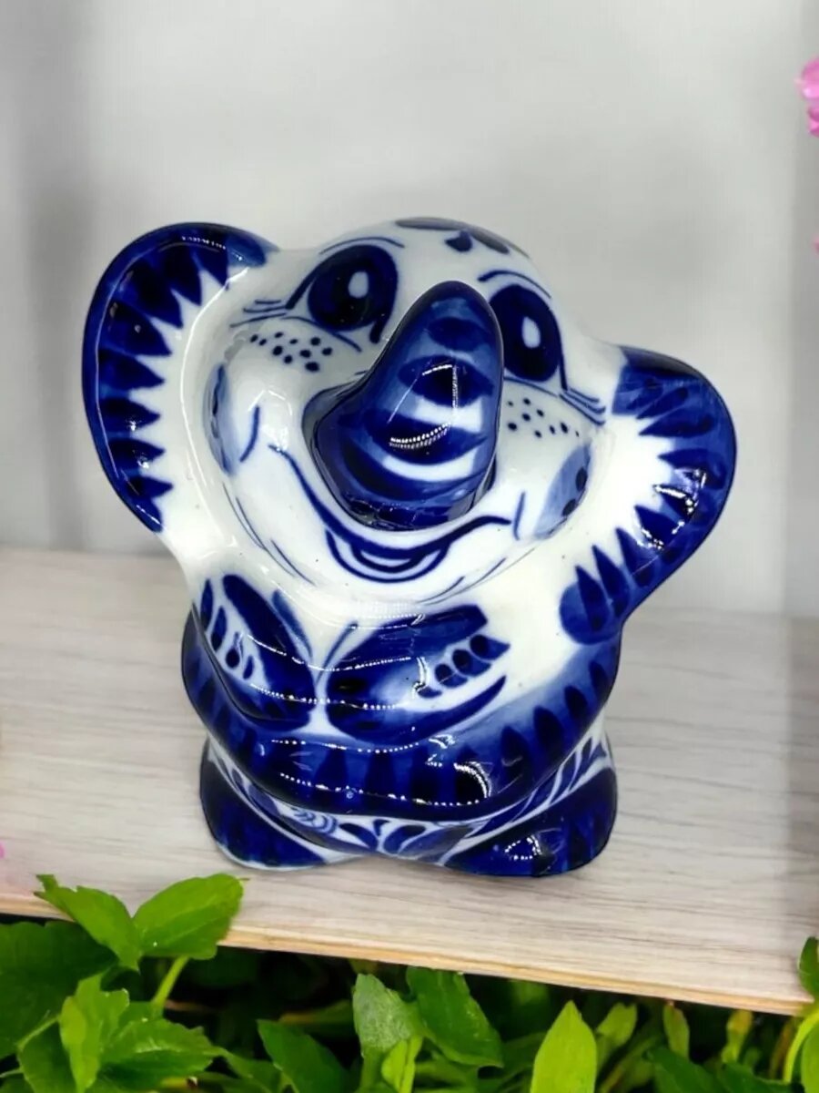 Фарфоровая статуэтка "Слонёнок с поднятым хоботом" интерьерная, гжель, ручная роспись