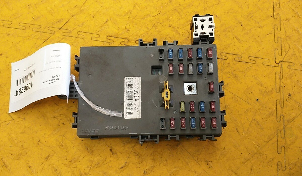 Блок предохранителей Aveo (T250) Chevrolet 96826374