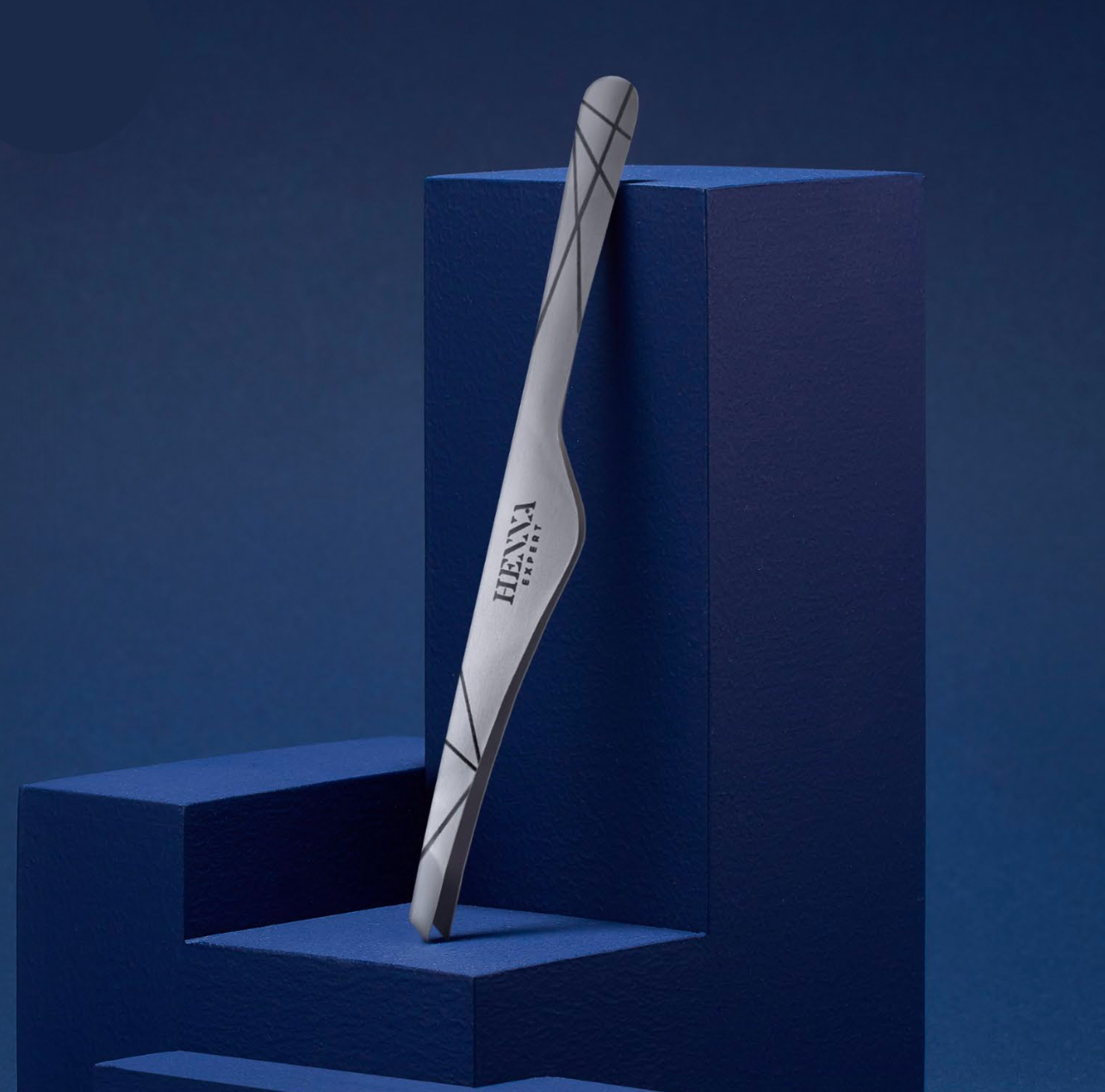 Пинцет для коррекции бровей Henna Expert