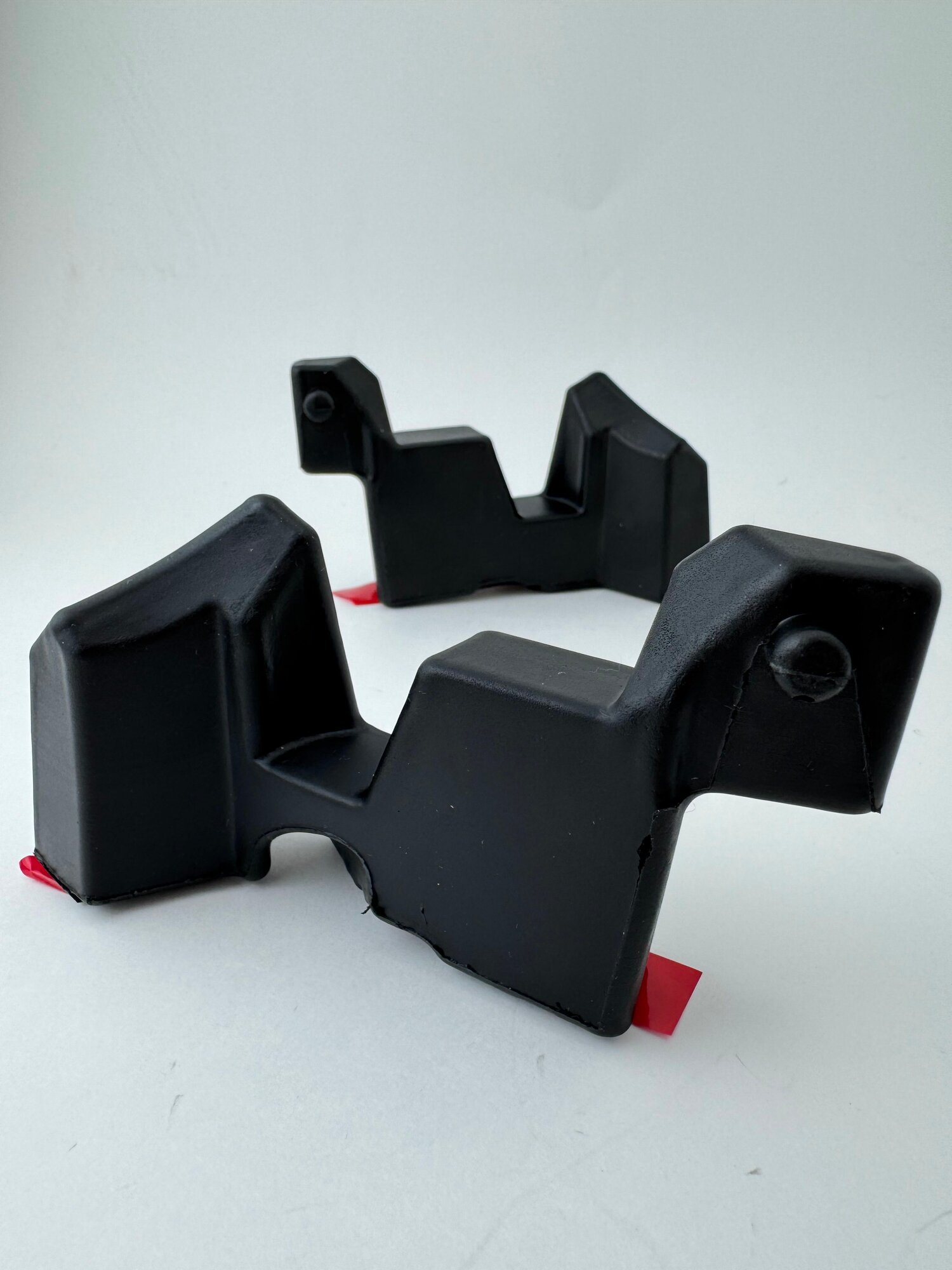 2 штуки. Кожух уплотнителя капота левый и правый 864324Y000 и 864424Y000. Для Kia Rio 2011-2017.