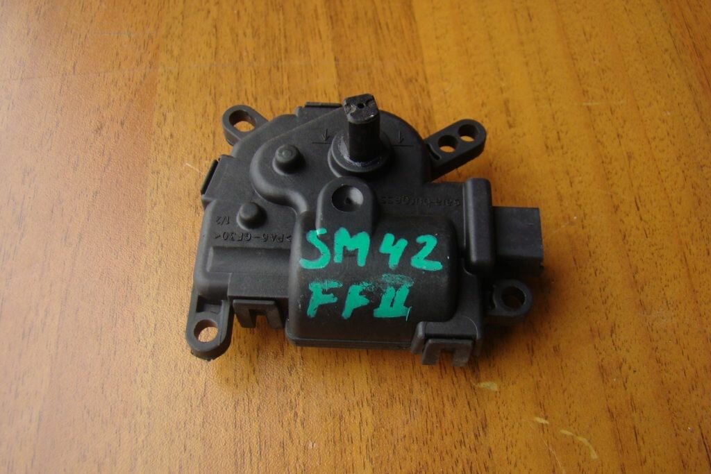 Моторчик заслонки отопителя Ford Focus II 2008-2011 1144030 (с пробегом)