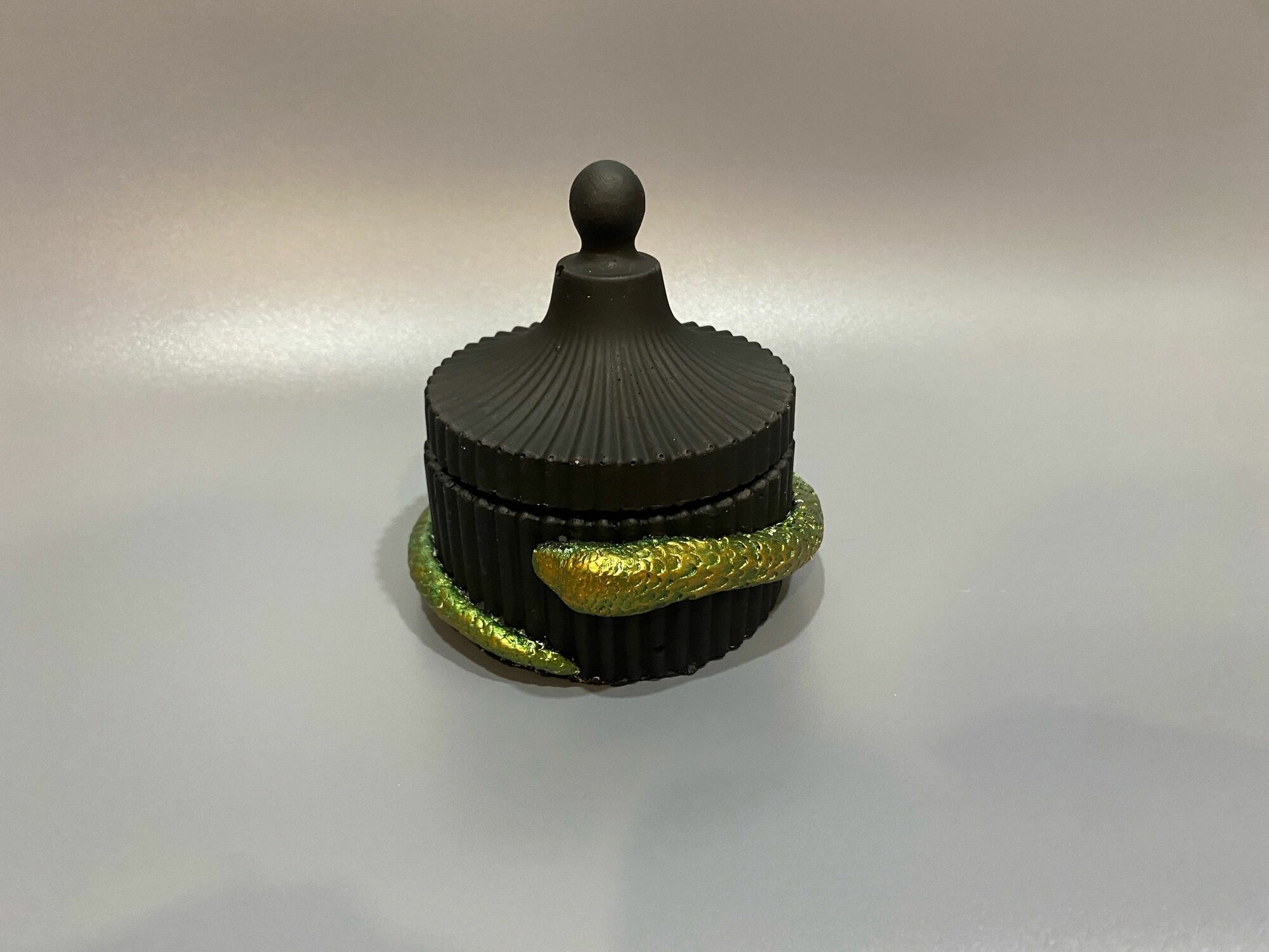 Шкатулка со змеей