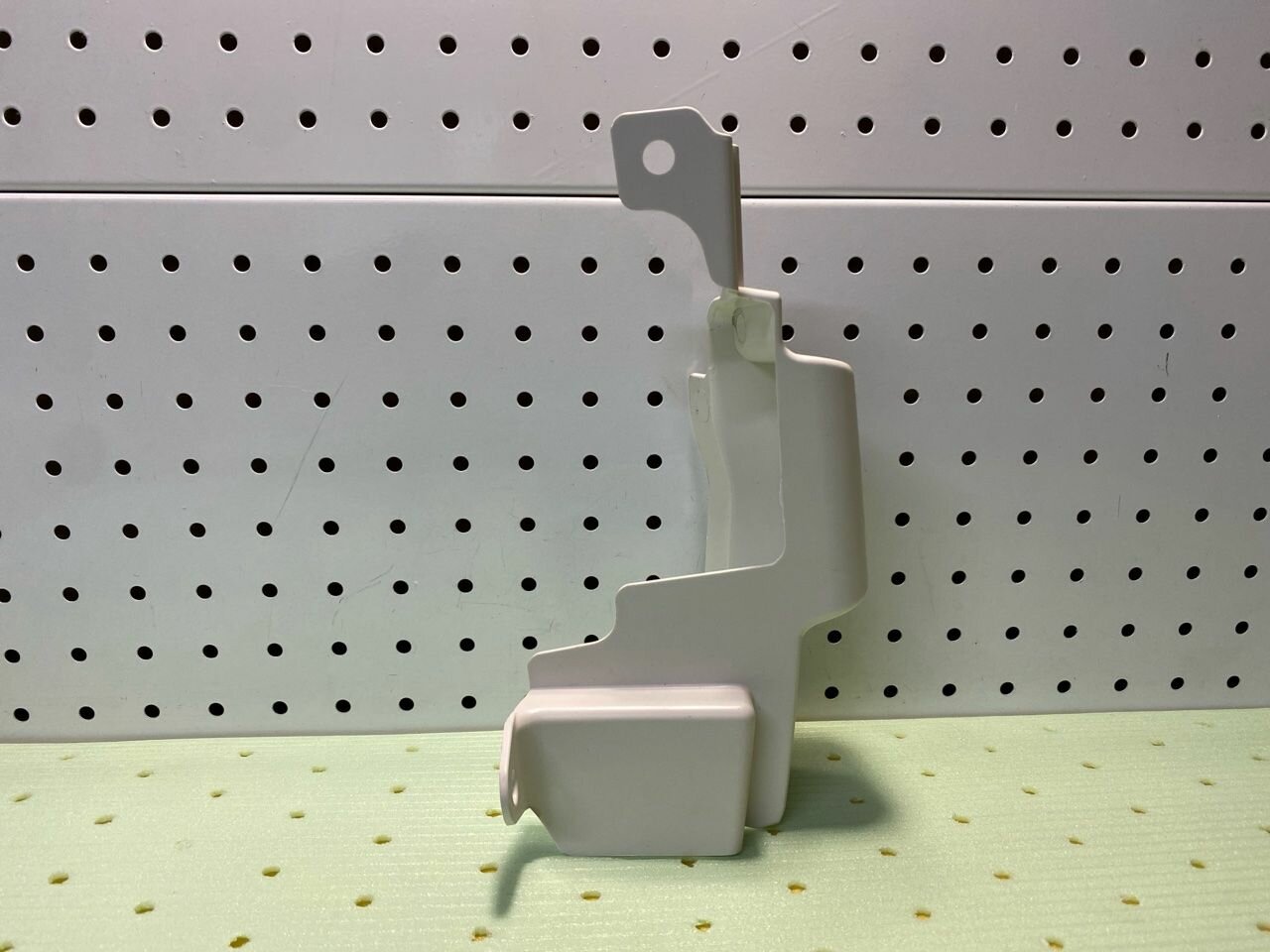 Накладка петли двери правой (пассажирской) MAN TGS TGX TGL TGM (МАН ТГС ТГХ ТГЛ ТГМ