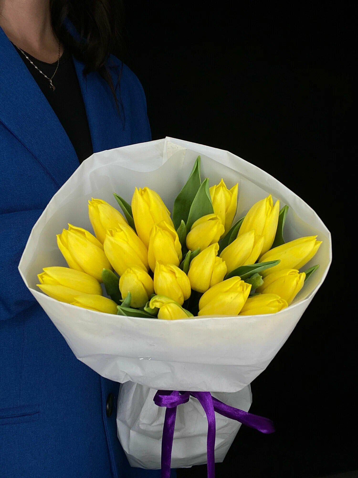Тюльпаны/ Желтые тюльпаны букет 19 штук/ Тюльпаны с доставкой по Москве/ Цветы к 8 марта