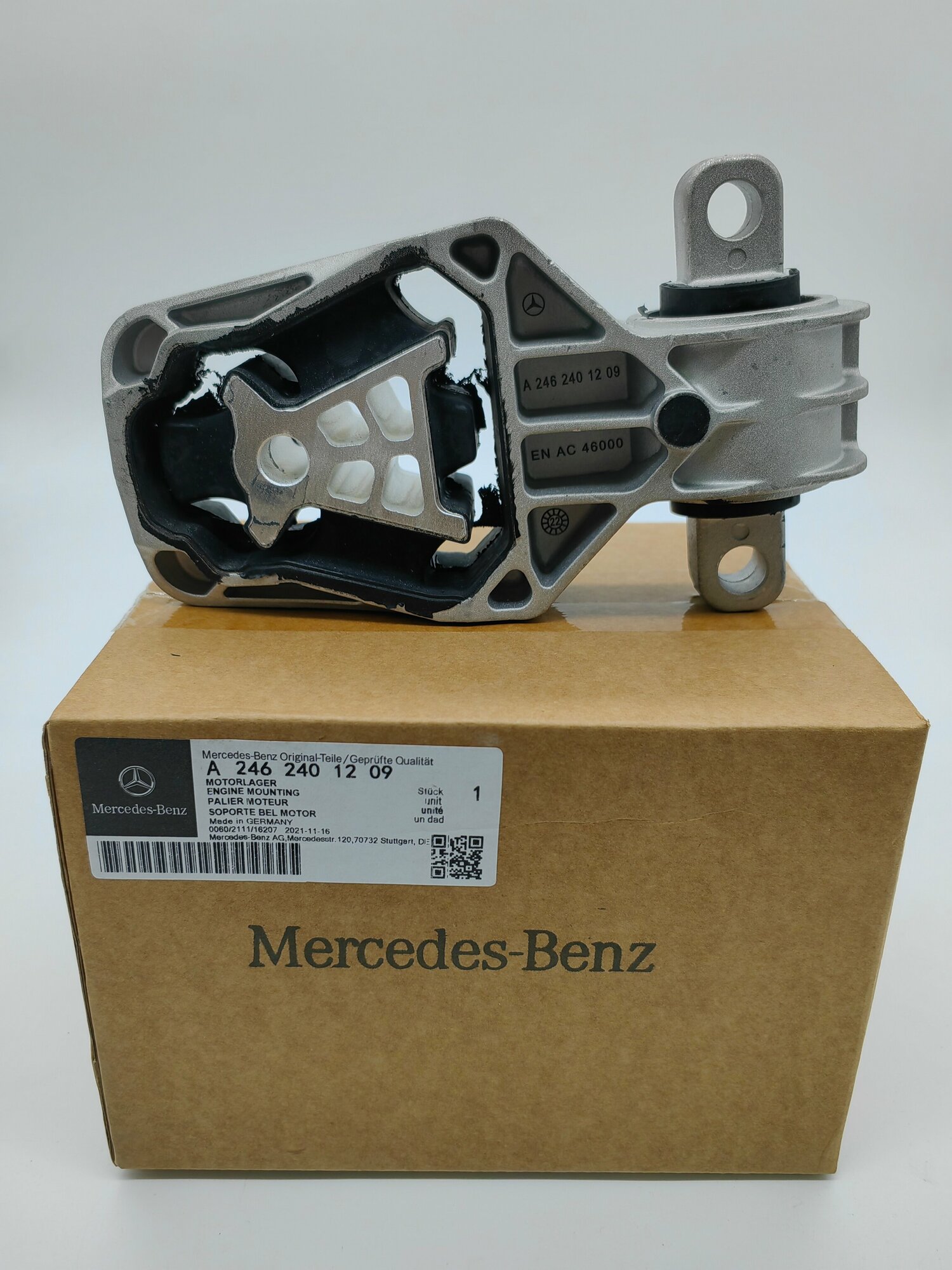 Mercedes-Benz Подушка двигателя Mercedes арт. A2462401209