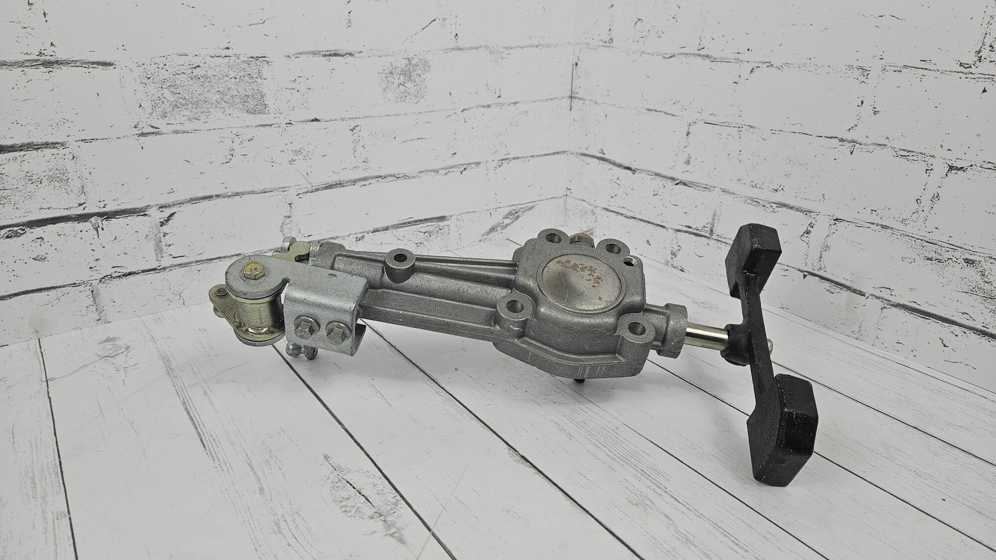 Крышка КПП автохис для а/м Газон Некст, ПАЗ Вектор Некст (под джойстик) арт. C40R13.1702208