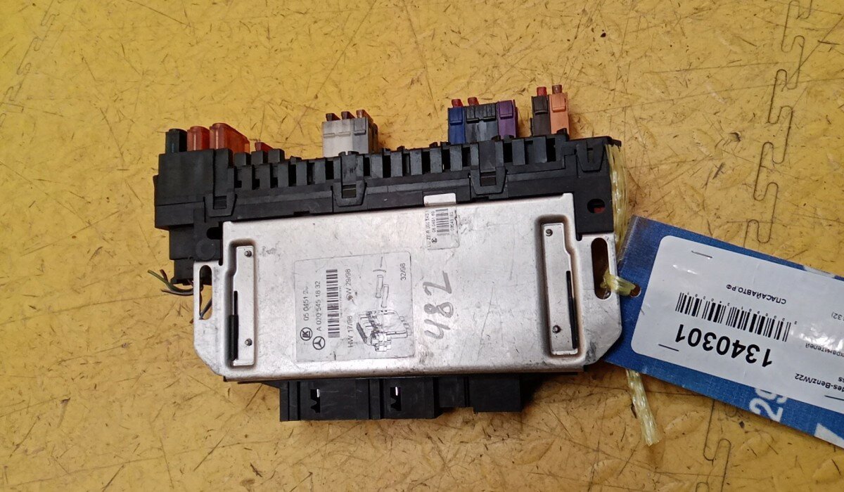 Блок предохранителей W220 S-klass Mercedes-Benz A0205451832