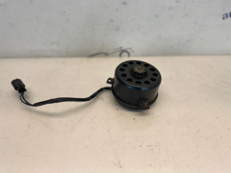 Б/У мотор вентилятора охлаждения Chevrolet Lacetti 2008 J200 F14D3 42617 GENERAL MOTORS арт. 96553376