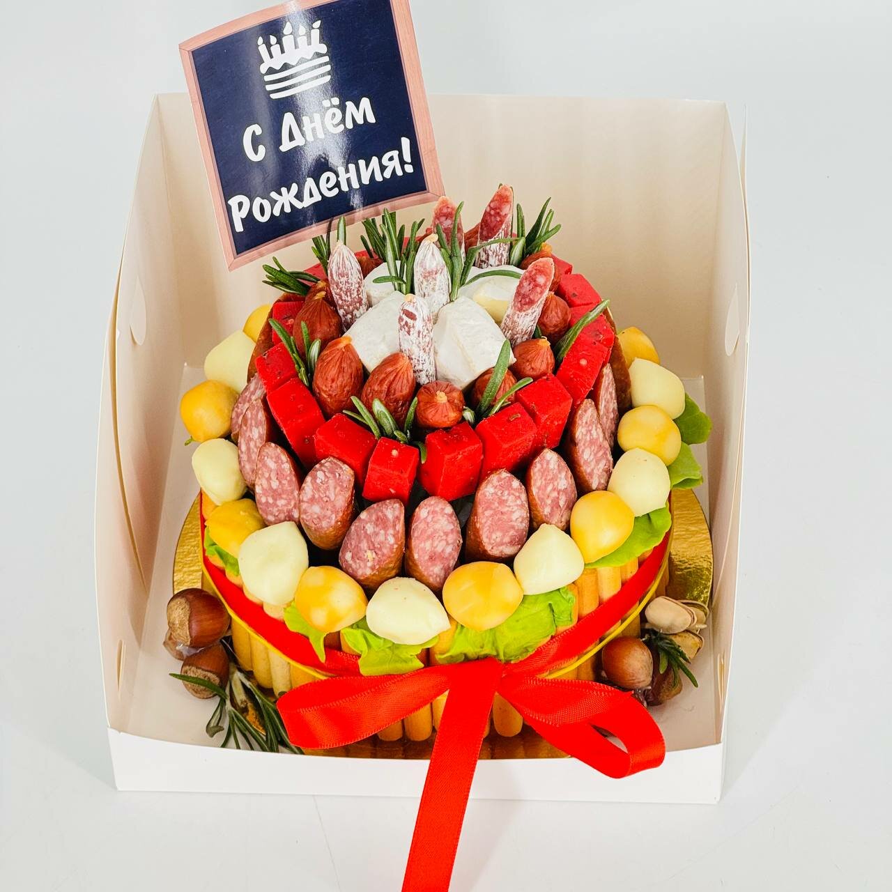 Колбасно-сырный бенто торт. Съедобный подарок на День рождения. Букет из колбасы и сыра