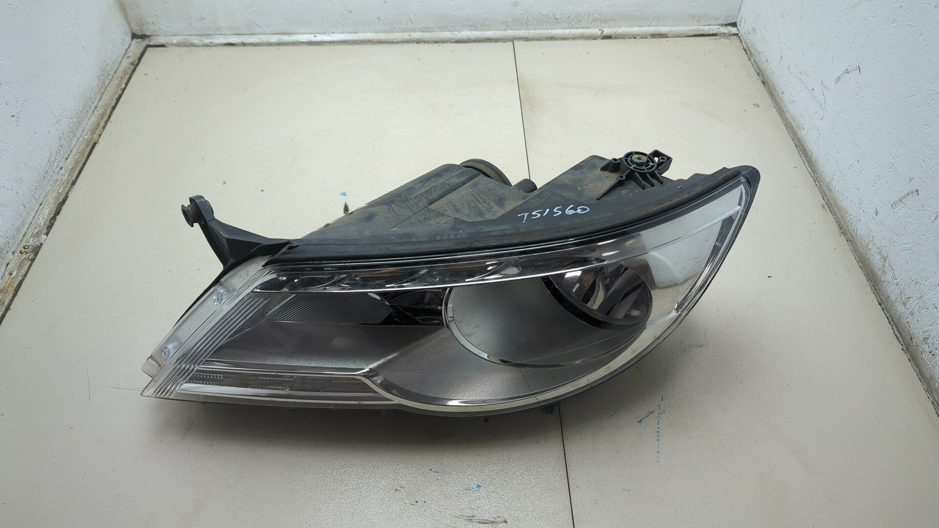 Фара (передняя) левая Volkswagen Tiguan Б/У