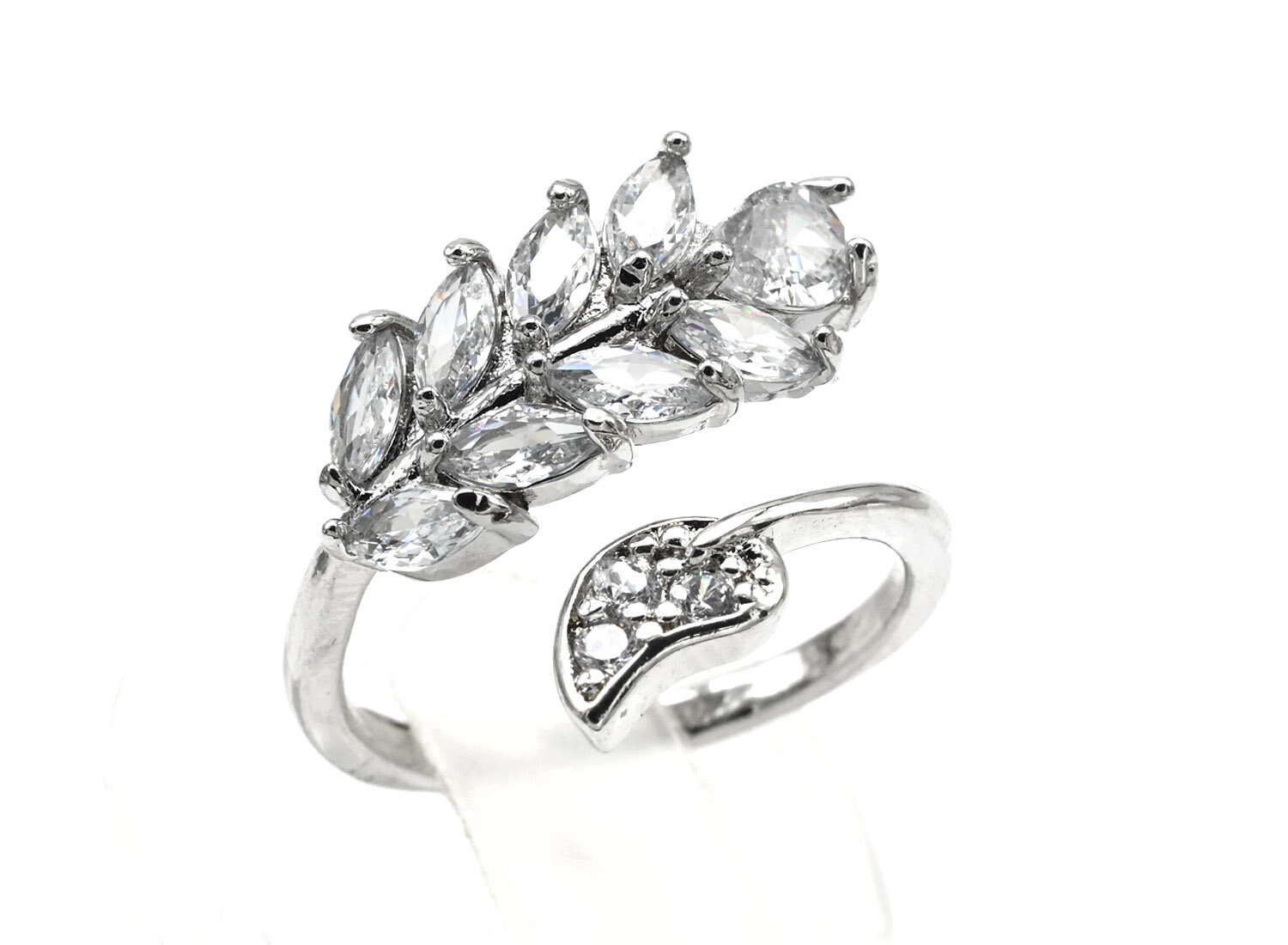 Кольцо, циркон