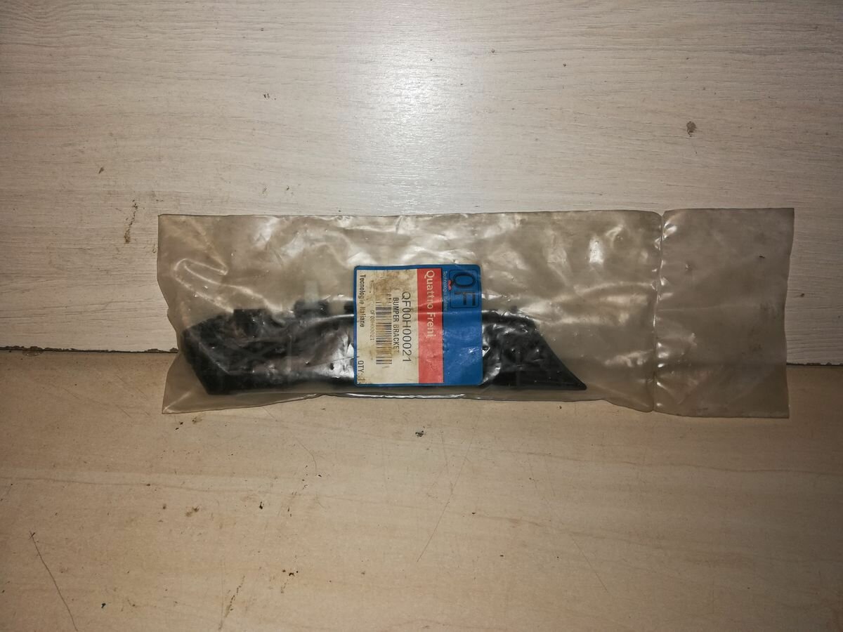 Кронштейн крепления бампера правый перед Kia Rio 3 QF00H00021