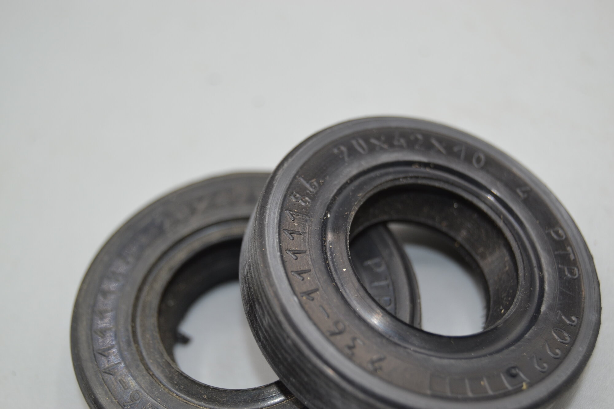 Манжеты сальники 20x42x10, (2шт)