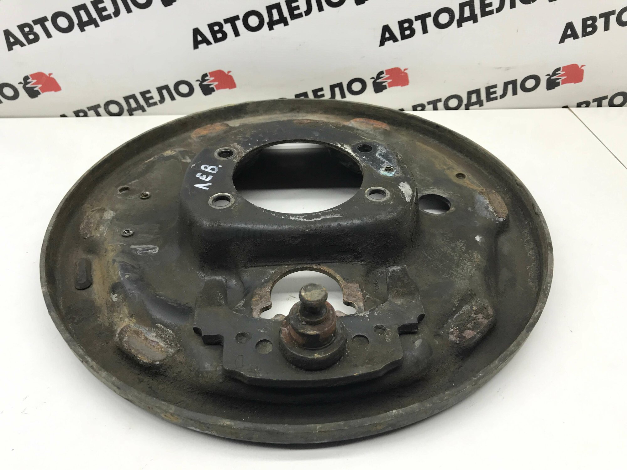 Щит тормозной з/л Lincoln Town Car FN145